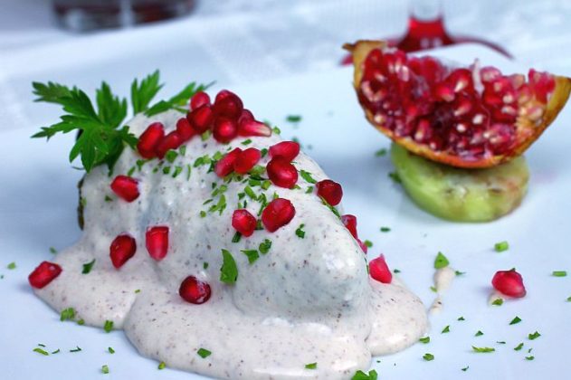 Chiles en Nogada: A Taste of Mexico’s Patriotic Pride | Banderas News